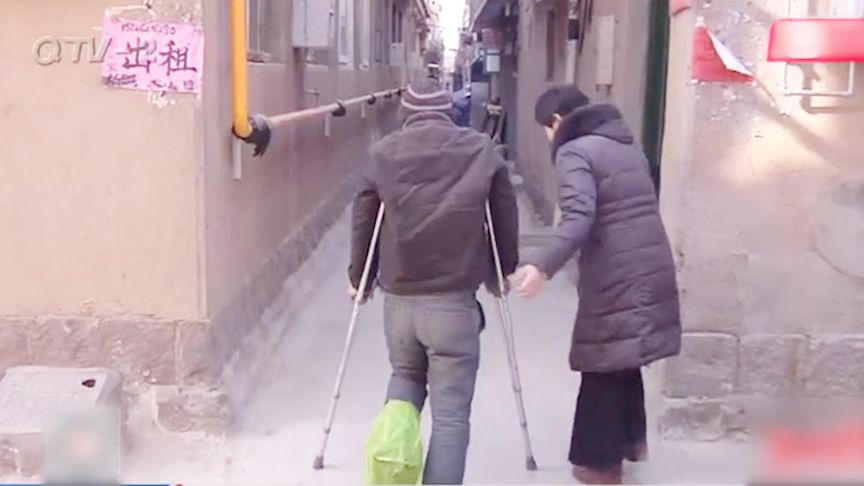 工人工地摔伤,工头消失不给医疗费,赔偿责任改咋定?