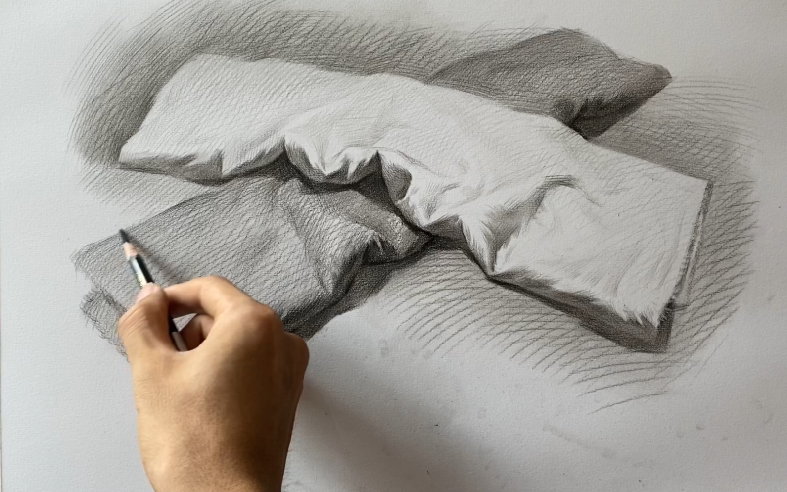 素描衬布画法教程。其他物体画法教程前往主页,最新期持续更新中啦!