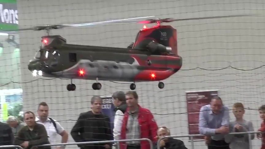 大尺寸RC飞机模型 CH-47运输直升机 室内飞行演示