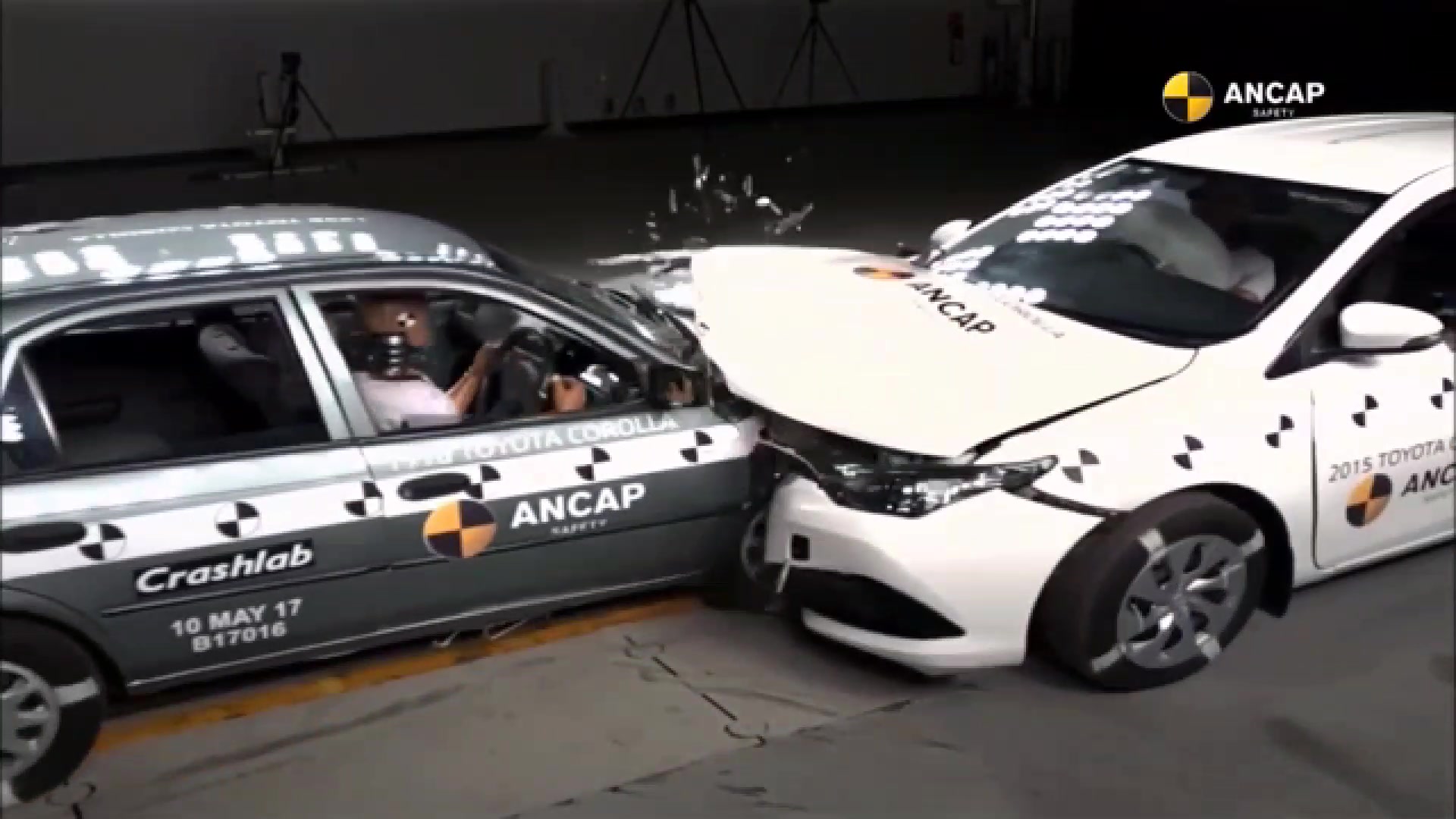 丰田卡罗拉新老对撞