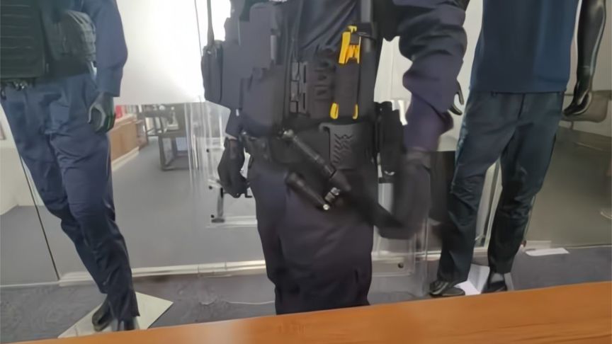 T型警棍格斗教学视频 不愧是警用装备中最趁手的武器