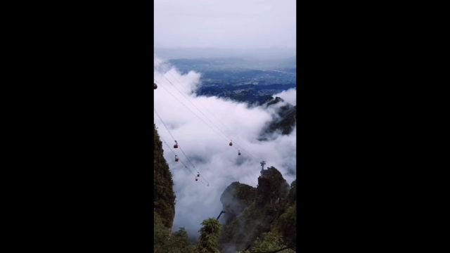 张家界国家森林公园自然风光,以峰称奇,以谷显幽,以林见秀。