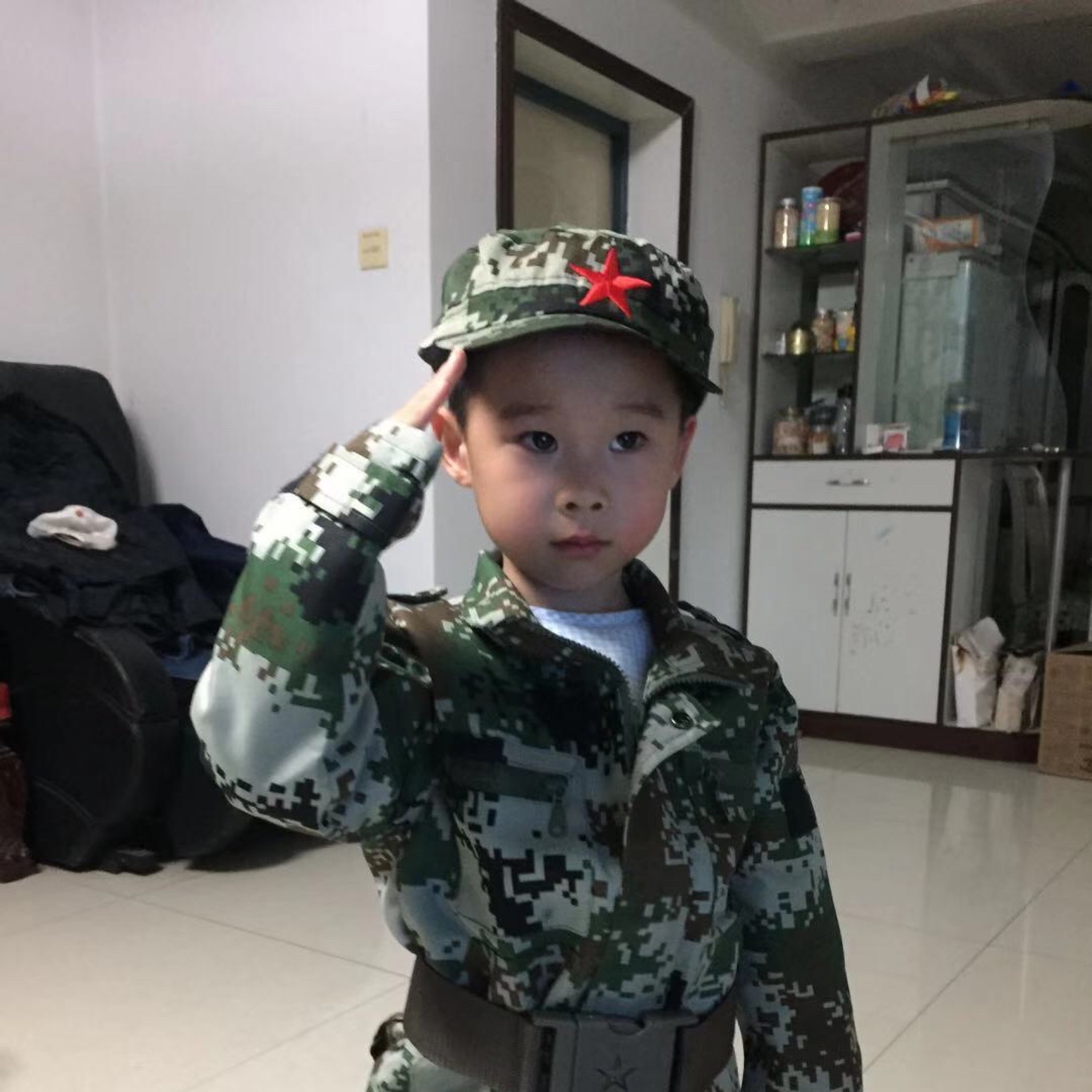 罗韩果 