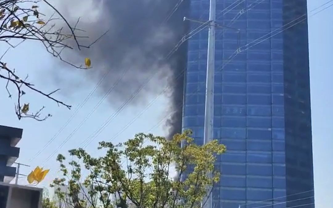 上海普陀一在建工地发生火灾,目前火势已扑灭 无人员伤亡