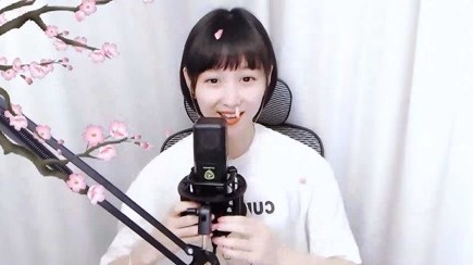 梁红演唱《亲爱的你在哪里》,在下雨天听这首歌,更能触景生情