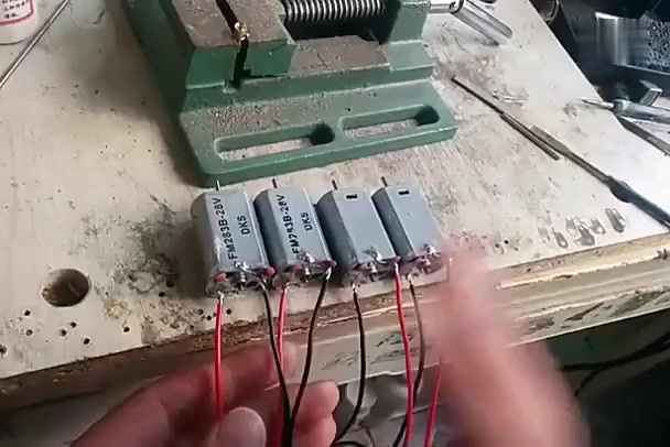 【改造】像真船静改动RC遥控模型船电机焊接教程