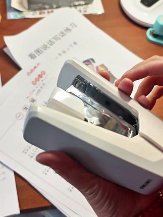 这个订书机,太好用了。好轻松呀 #订书机