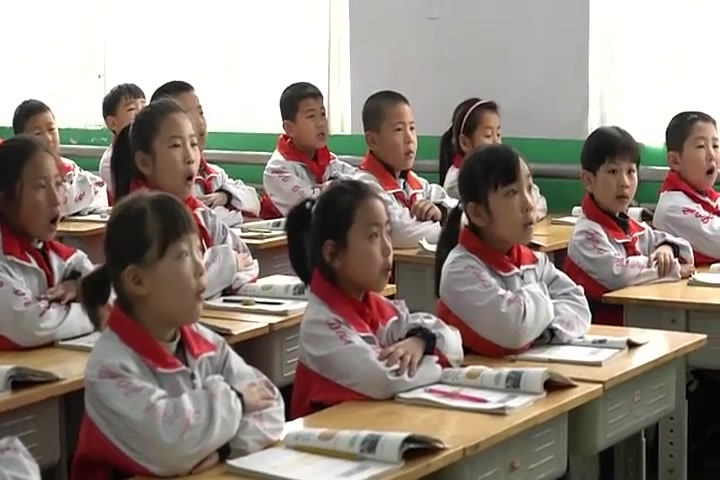 青岛版小学数学二年级下册二 游览北京——万以内数的认识信息窗五(...