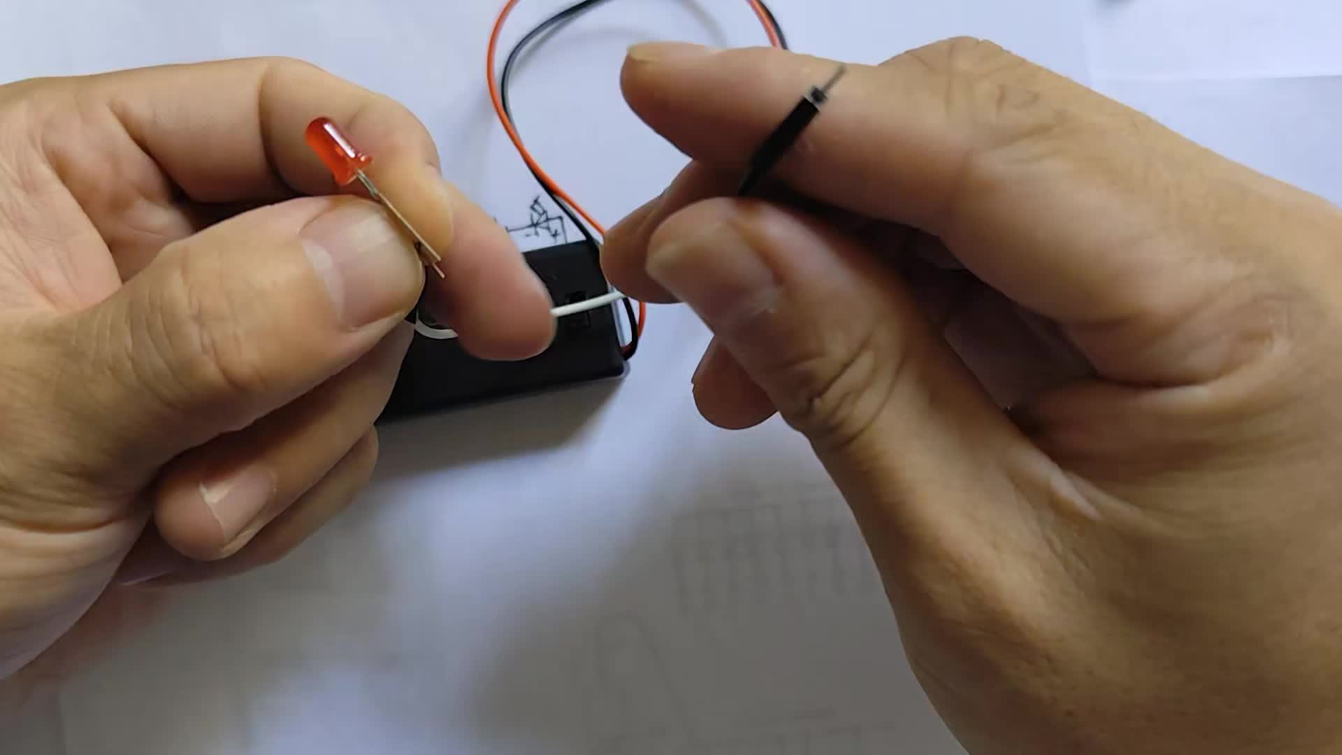 零基础理解发光二极管单向导通实验#电子技术#电子元器件#发光二极...