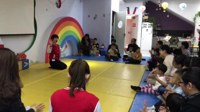 早教 音乐律动 三只小猴子ߐ�培养宝贝的专注力模仿能力节奏感