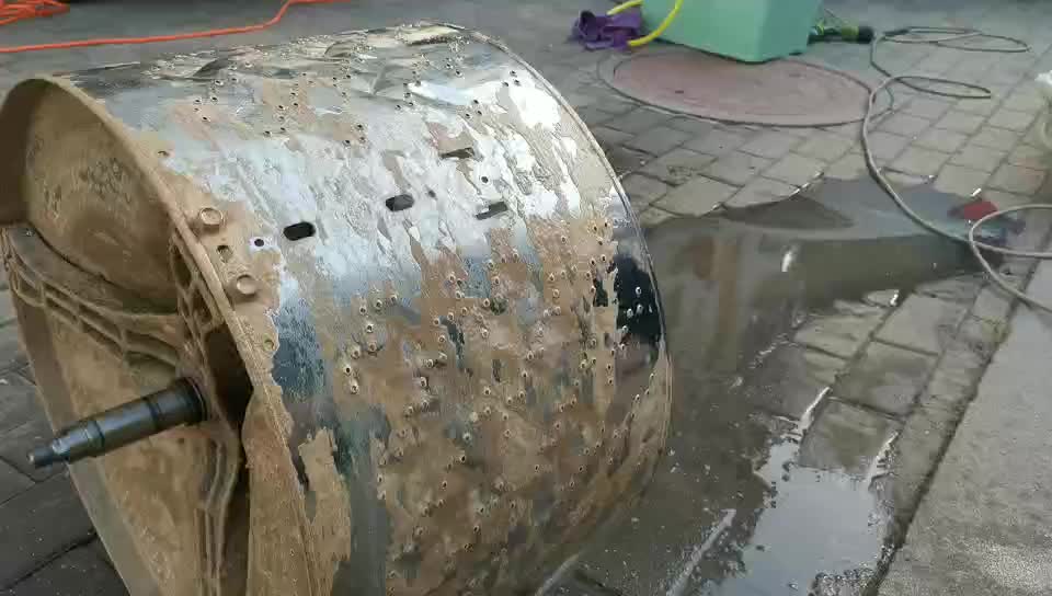 滚筒洗衣机内桶清洗中