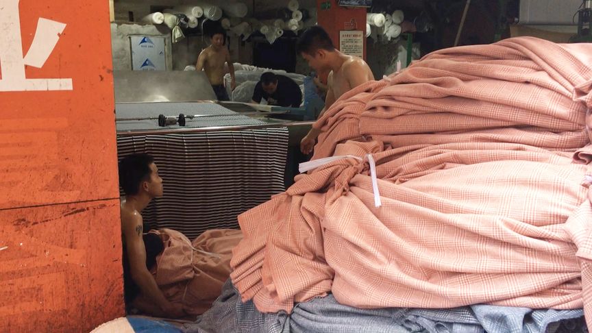 服装设计师实拍复合厂工作全过程,室内温度爆表,直呼简直热炸了