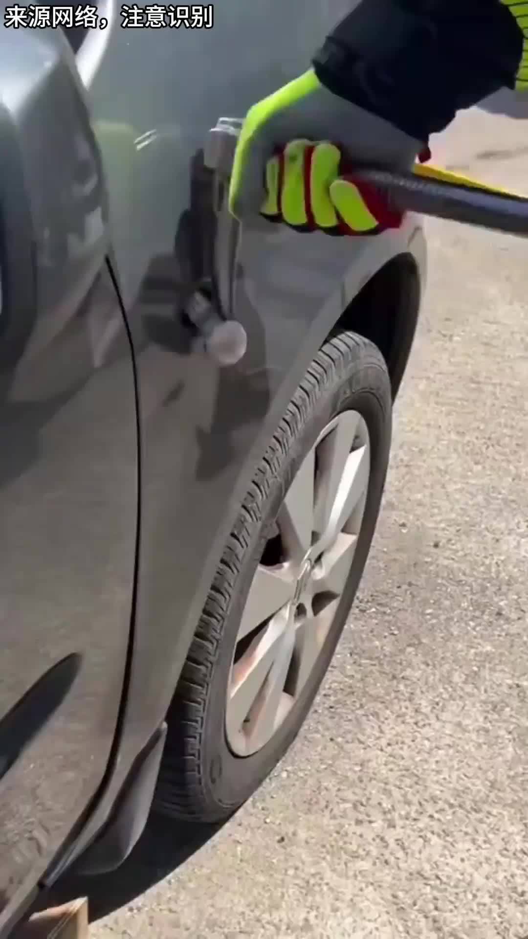 看看顶级专业汽车救援,是如何极速打开汽车门的