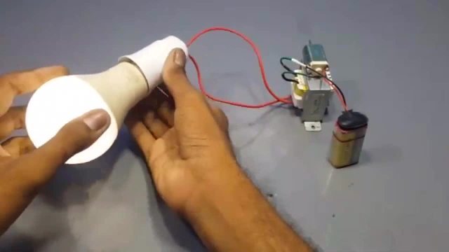 简单的电子元件就能制作出小型逆变器,谁知道是什么原理