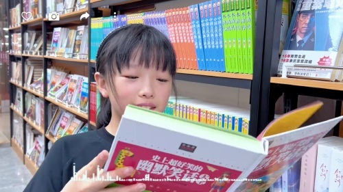 双胞胎逛书店,入手六年级上册课本,姐姐说六年级的数学好难