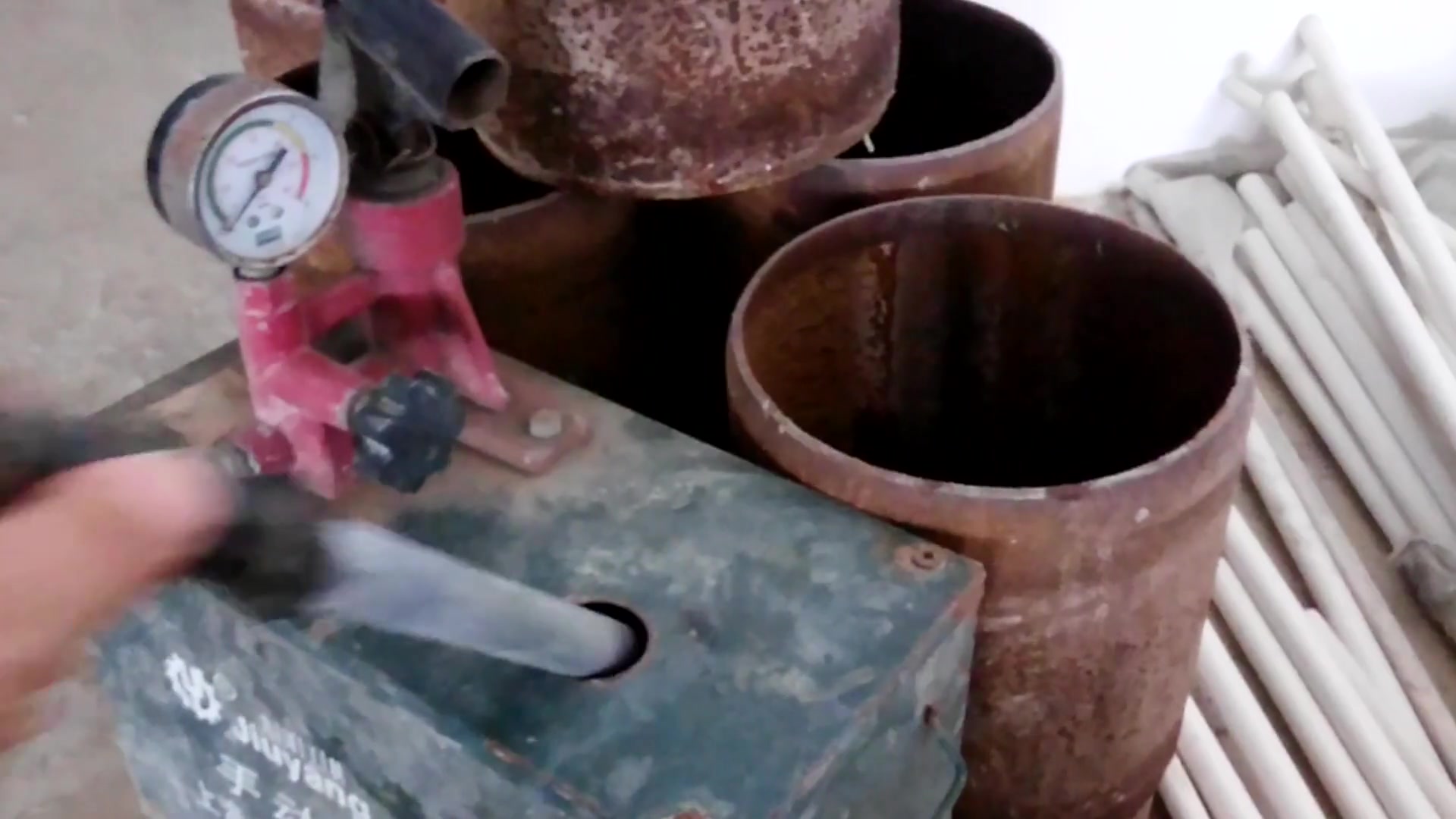 手动水压试压泵如何使用