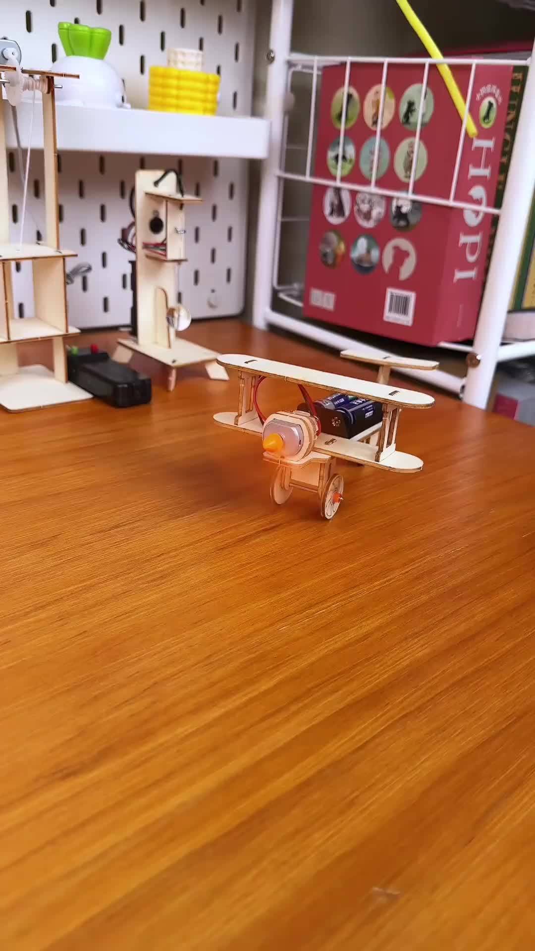 孩子心心念念的科学小手工 终于到了,迫不及待的拼了起来