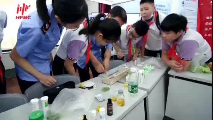 黄浦区食品安全宣传周主题实践活动在南京东路街道举行
