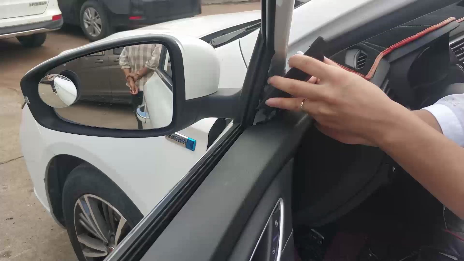 荣威i5升窗器安装视频
