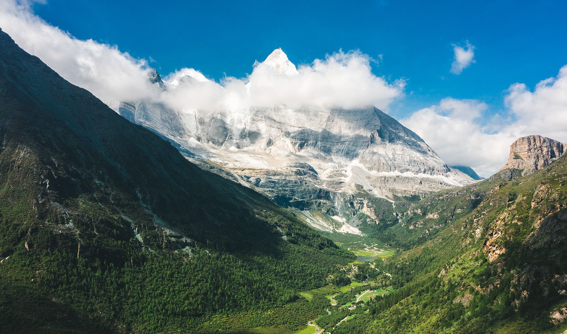 从你的全世界路过丨夏季稻城亚丁风光丨延时航拍摄影