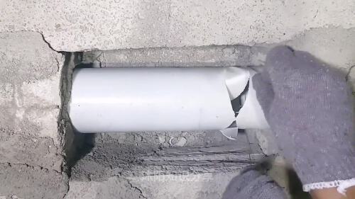 管道工是这样修排水管的,哪坏修哪里,真是节约又好用