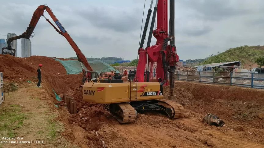 引孔施工12米拉森钢板桩#施工现场实拍