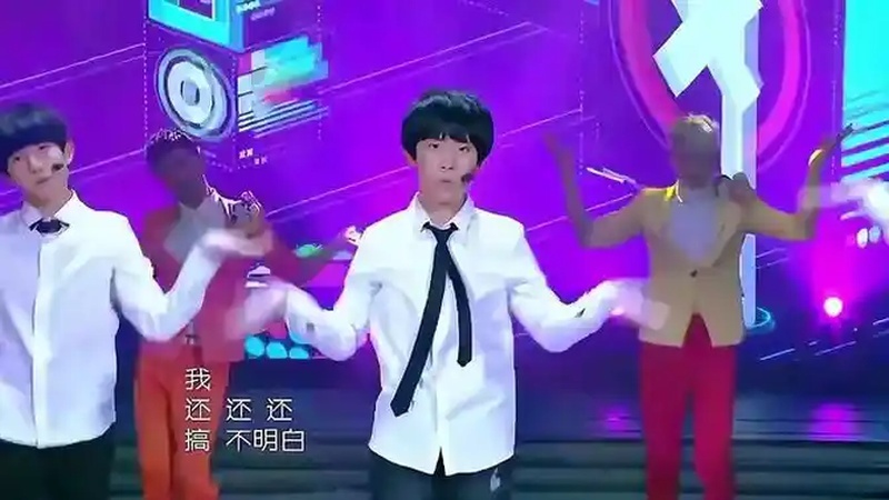 TFBOYS王俊凯王源易烊千玺 第一次知道TFBOYS这个组合是在1