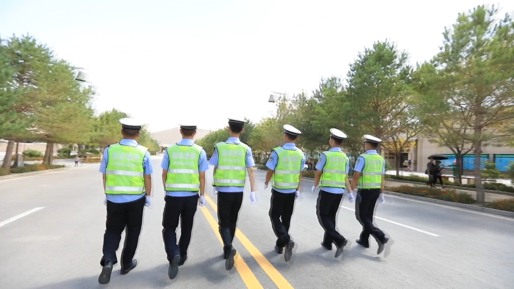 致敬耕耘,不负收获为每个努力生活的你喝彩每一滴汗水坠落的声音都...