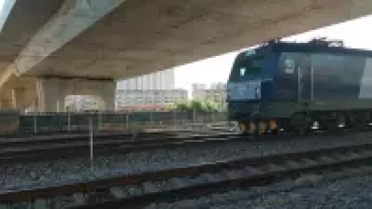 K1071(北京西-安庆)(上局合九车底已全绿)出衡水站