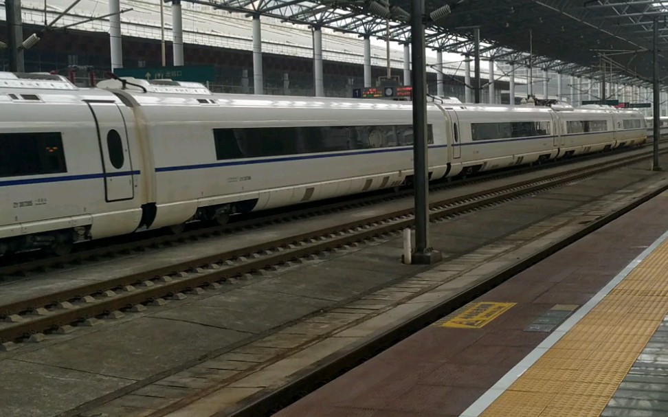 ...局集团有限公司广州动车段CRH3C-3073高速通过郴州西站,G6169待避