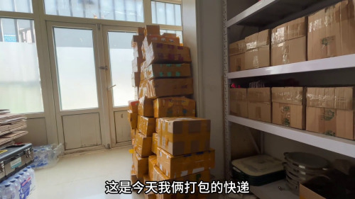 店里厨房要重新装修,木工师傅上门来设计,即将开工好期待成果!