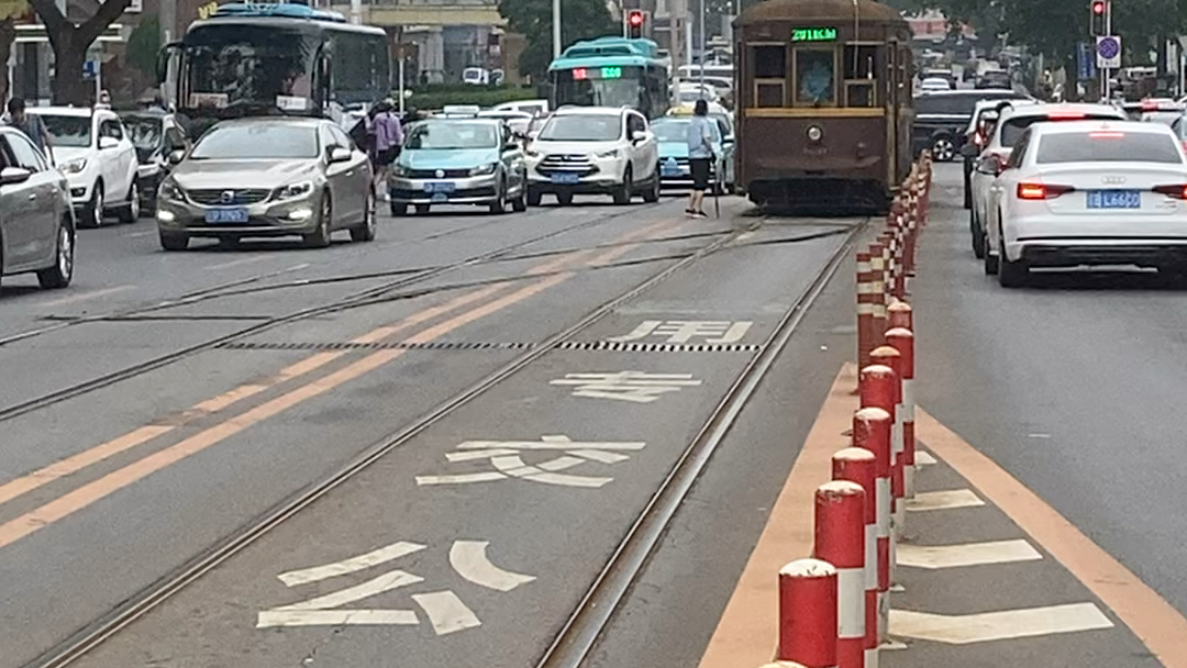 大连201路有轨电车兴工街站换向