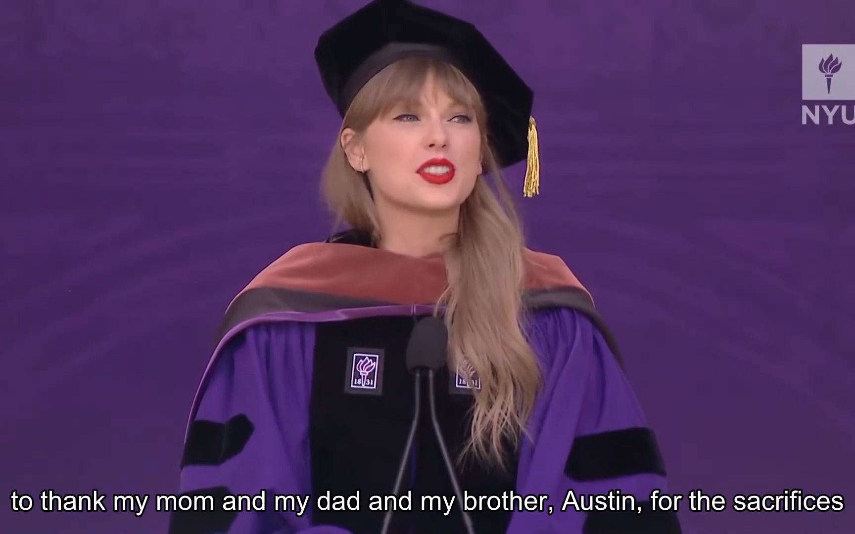 霉霉Taylor Swift在纽约大学2022届毕业典礼的演讲