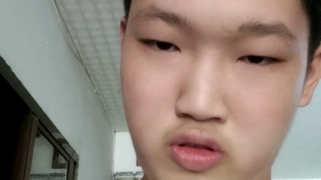 ...玩到一半他都会来让我身份信息认真。我他妈昨天拿电脑玩都没开的,...