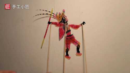 自制一个"孙悟空"皮影,用棍子控制身体,动起来像活的一样!