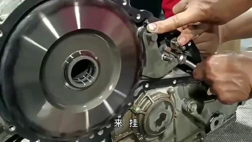 好剧精选高速上误挂挡的危险在哪里变速器维修工现场演示