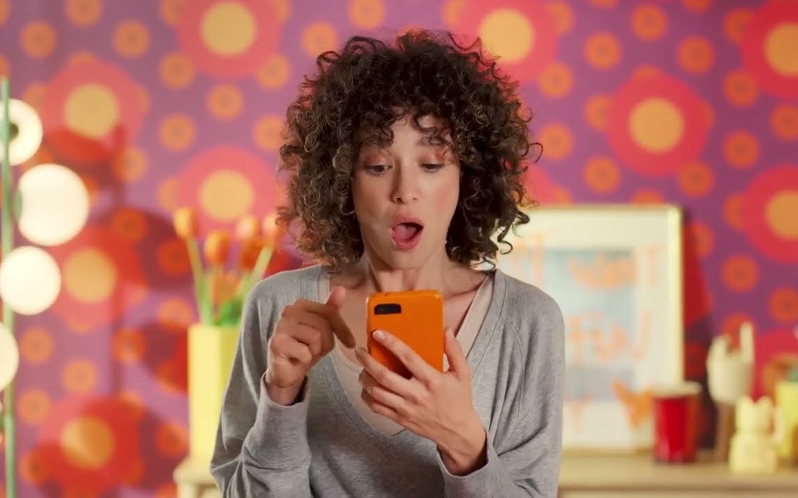 拼多多洗脑广告:像亿万富翁一样购物!