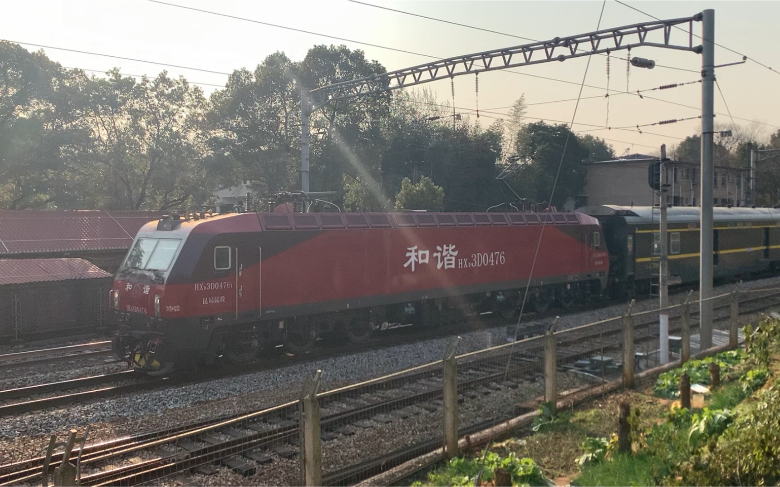 Z162次列车进湘潭车站