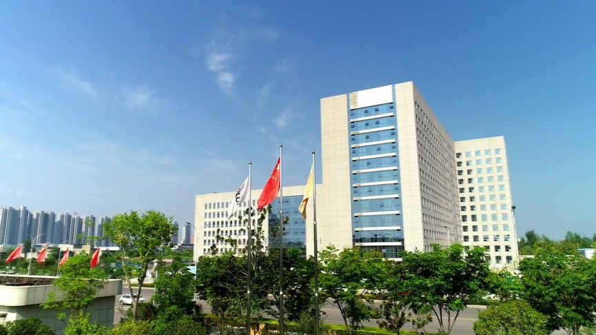 南阳市2021年度功勋企业家2022年南阳市企业家表彰大会上