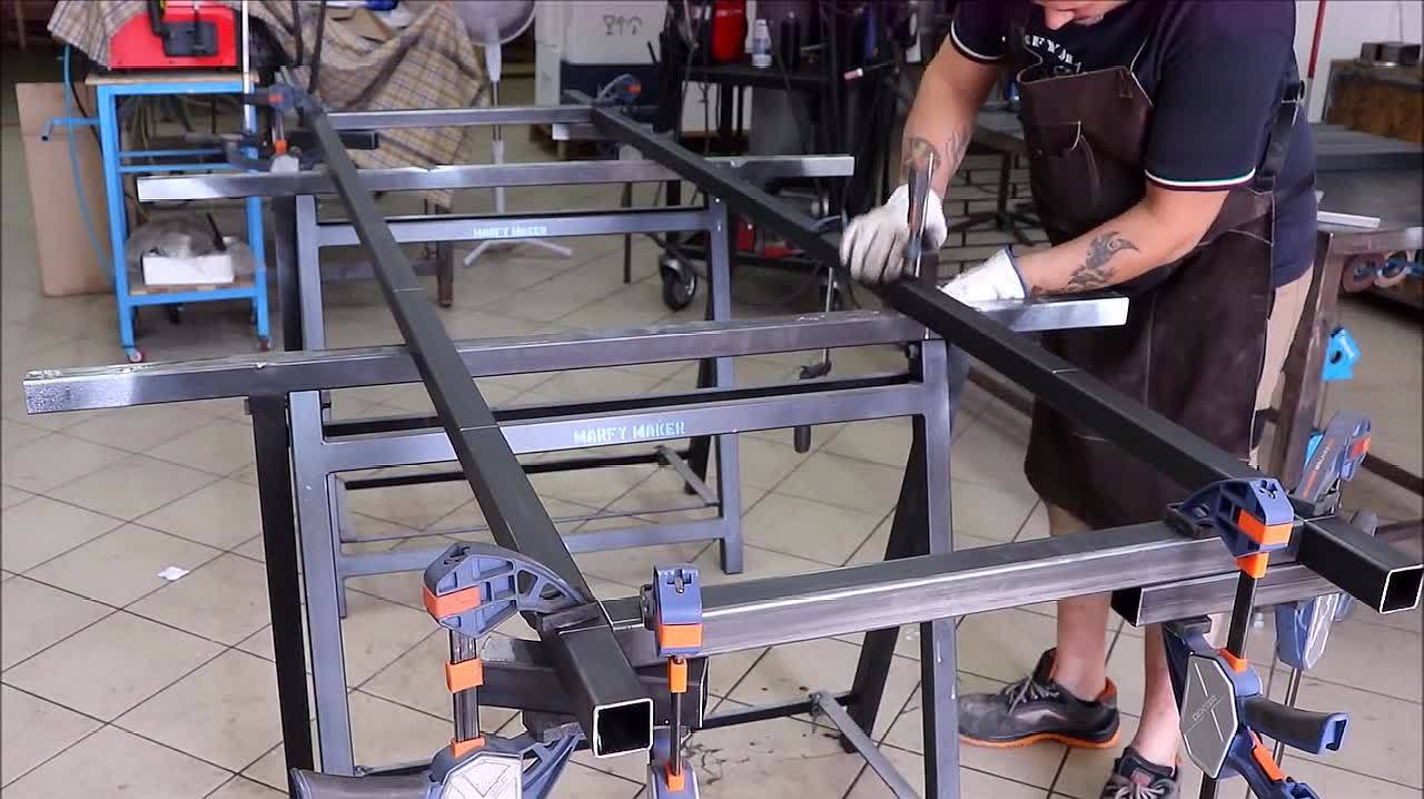 男子打造一个可移动的脚手架,轻便实用,方法值得推广