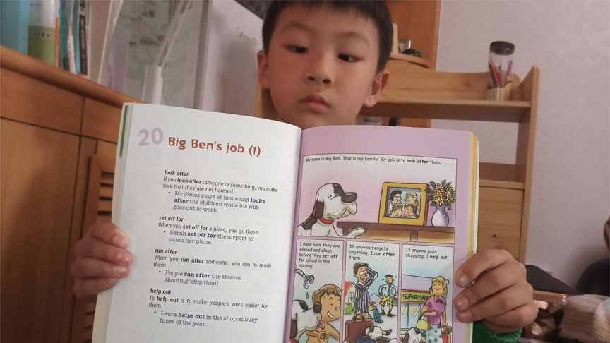 小Kevin微课情景英语之动词短语系列 听听这只叫本的狗是如何工作