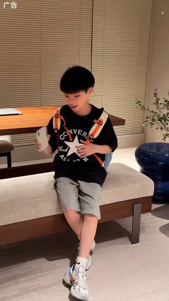 这个价格到手是一整套#匡威 大品牌啊啊啊颜色很多男女宝都能穿简约...
