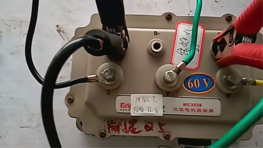 维修御捷电动汽车交流电机英博尔3526控制器