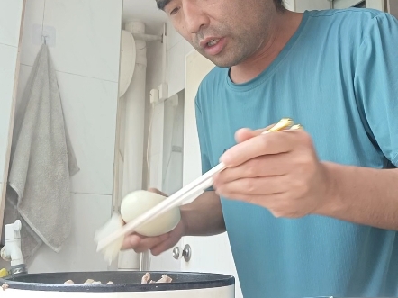 下雨没法出摊搞钱,那就做顿好吃的,享受生活