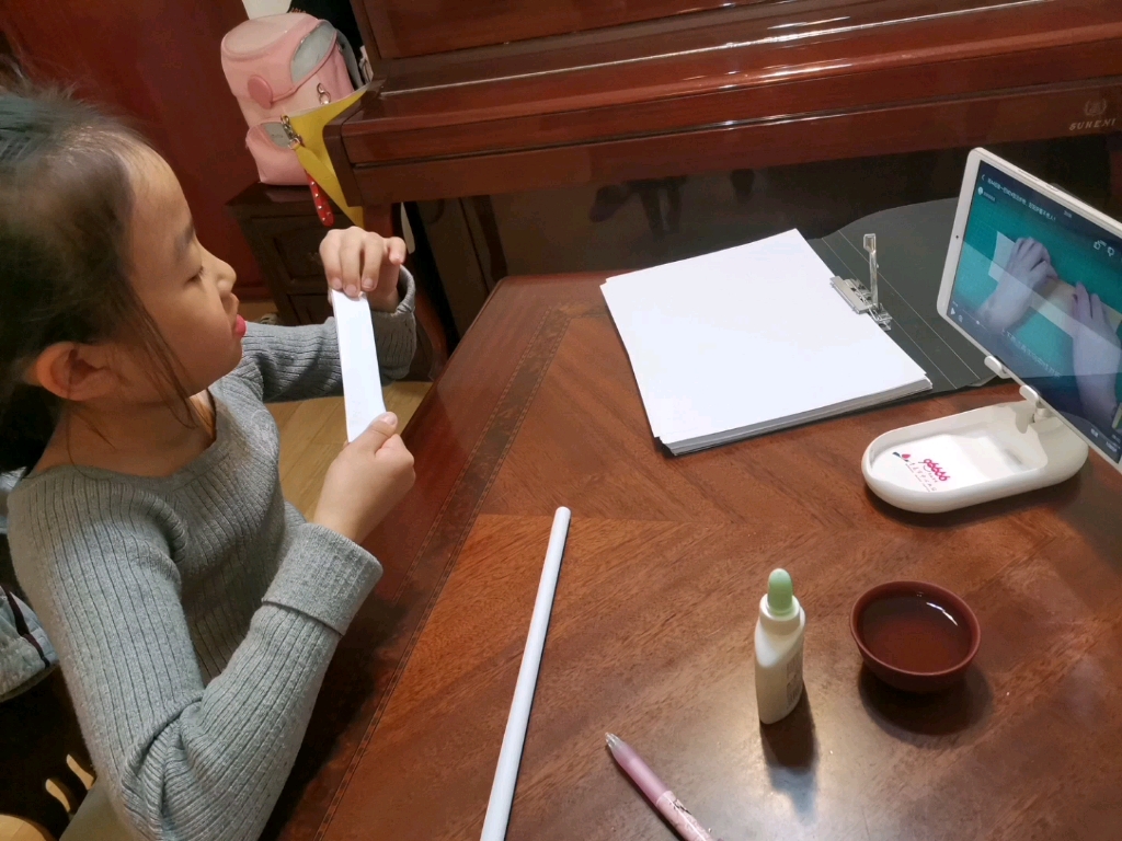 A4纸做成的M24狙击步枪,参考“到车请故意”的视频教程