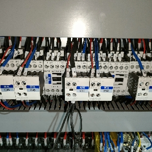 工厂电工李师傅1 