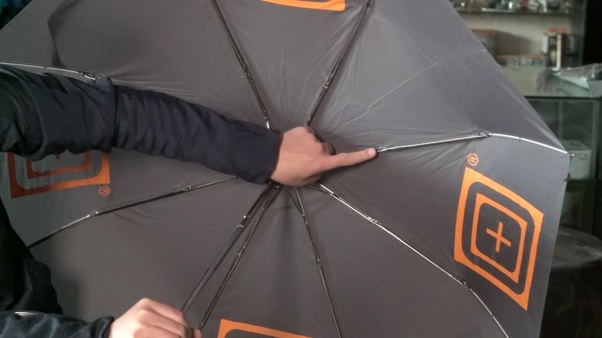 511全自动雨伞,收起来只有巴掌大小,雨季出行备它最合适了