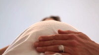 孕妈妈肚脐凸出不凸出,能够准确地判断胎儿是男是女吗?
