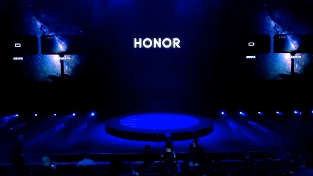 行业首发硅碳负极电池技术,电池能量密度提升高达12.8%;同时配合...