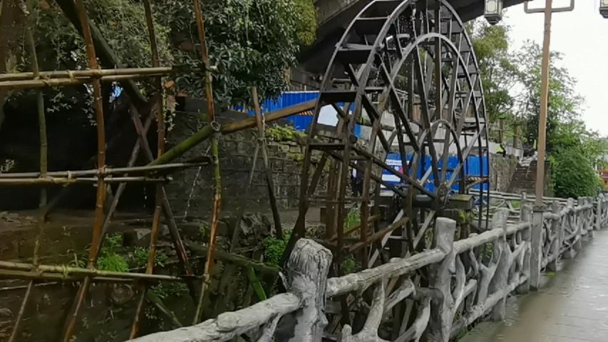 转动的水车,慢动作录制更好看。